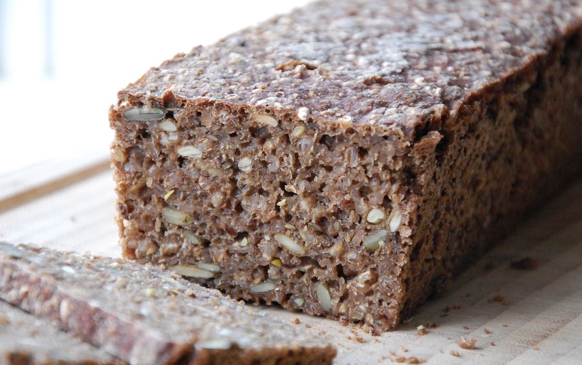 Rugbrød med kerner – MADADLIBITUM.DK